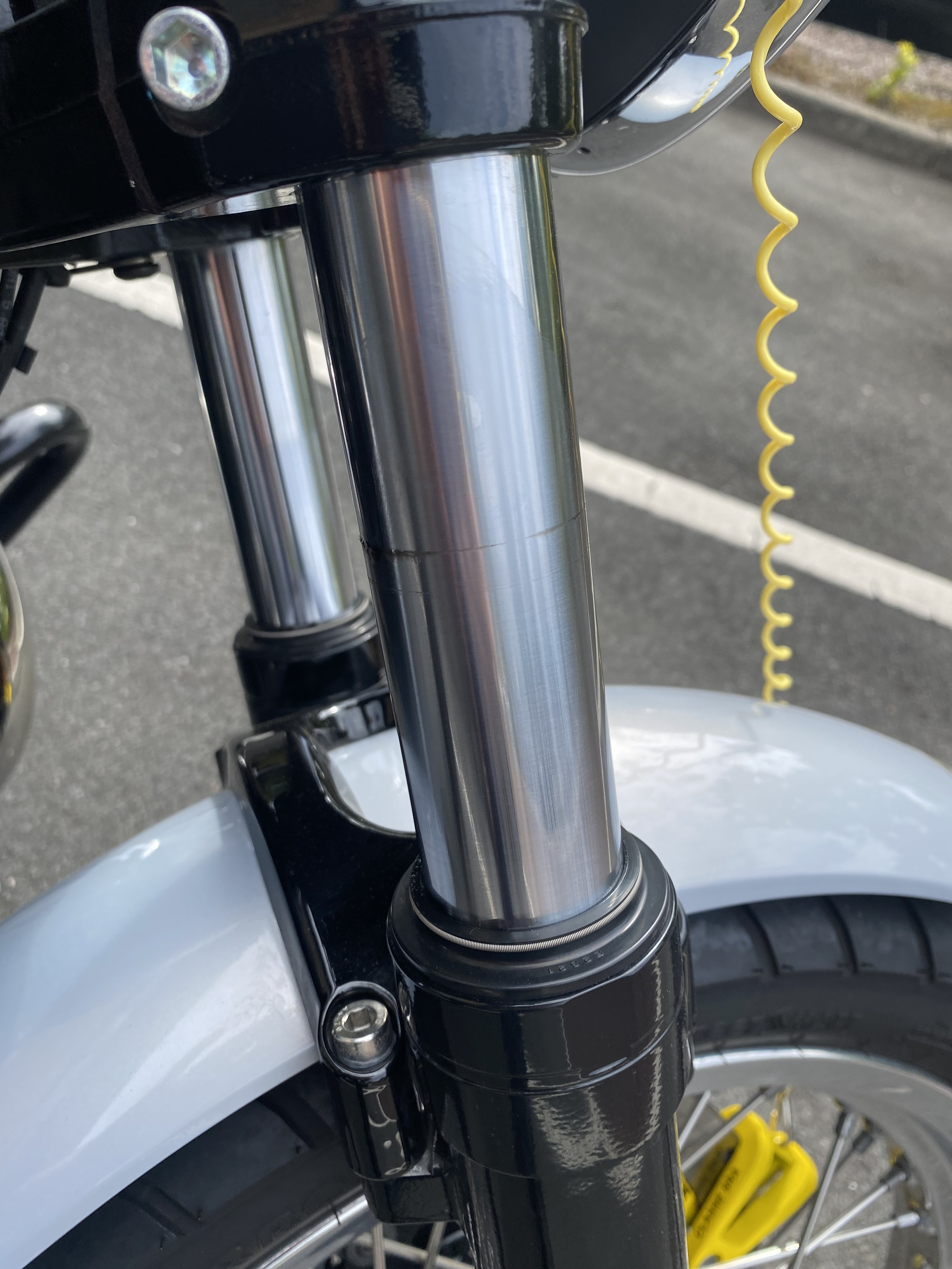 New V7 possible front fork issue - V7, V9 & V7 850 (2007 onwards ...